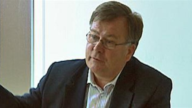 Hjort forsvarer millionløn til rådgiver | Politik | DR