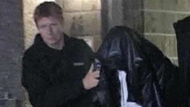 Amagermanden bliver frivilligt i fængslet | Indland | DR