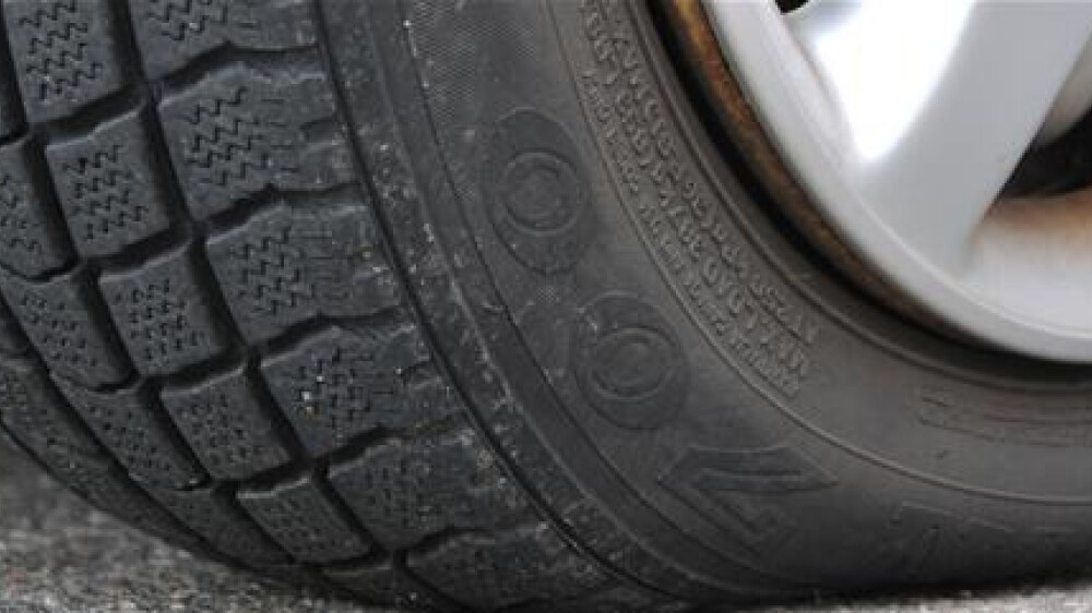 Sjusk: Mange biler har for slidte dæk og forkert tryk | Indland | DR