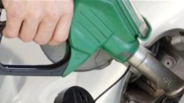 Benzinpriser med pil nedaf | Penge | DR