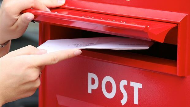 Prisen på at sende breve stiger | Indland | DR