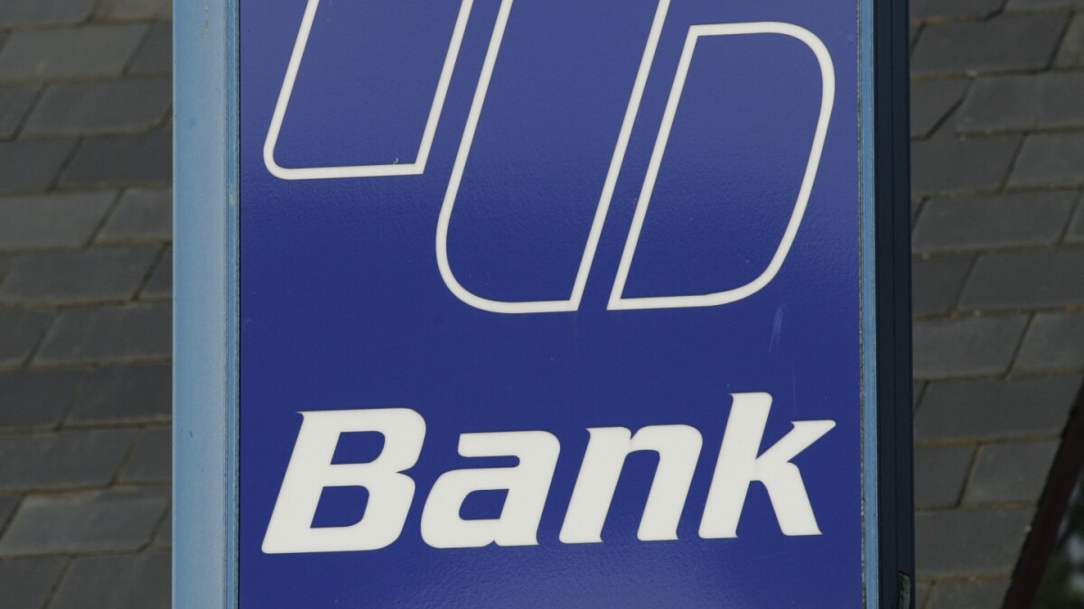 Sure kunder presser fynsk bank ned i pris | Penge | DR