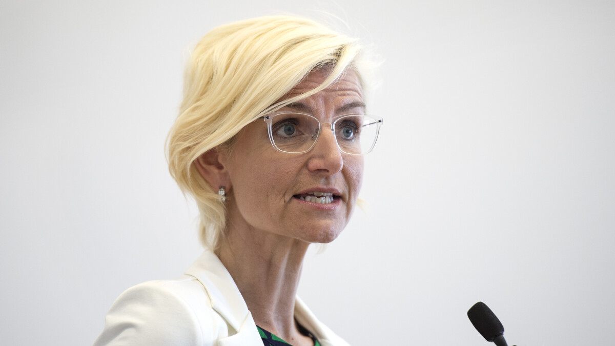 Uddannelsesminister: Danske studerende får for meget i SU | Penge | DR