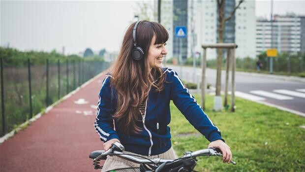 STEM: Hører du musik mens du cykler? | Ultra Nyt | DR