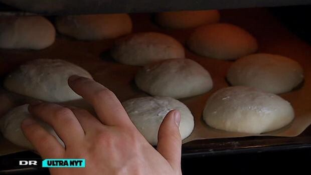 OPSKRIFT: Sådan bager du koldhævede boller | Ultra Nyt | DR