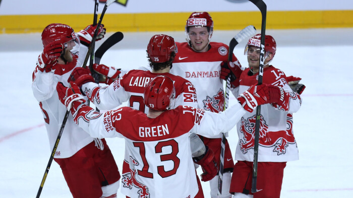 Danmark slider sig til første VM-sejr i stort drama | Ishockey | DR