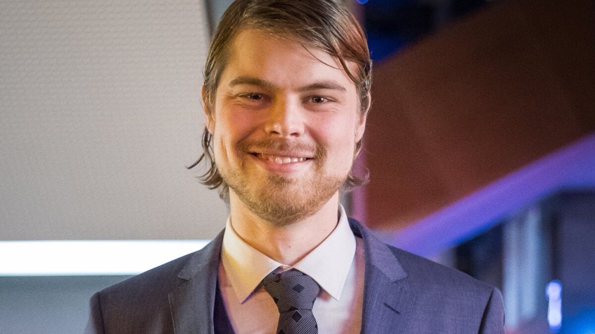 Da Lasse gik i gymnasiet stak han sine venner en hvid løgn - nu lever ...