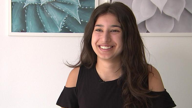 Midnatsgyser endte i fest: Merve kom ind på drømmestudiet | Indland | DR