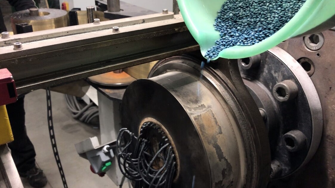 Mere plast til genbrug: Gamle pålægspakker og remouladedunke bliver til ...