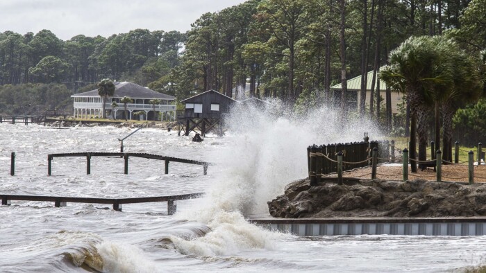 Flere end 370.000 er evakueret i Florida før orkan | Ligetil | DR