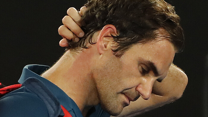 Roger - over and out! Federer slået af 20-årig græker | Tennis | DR