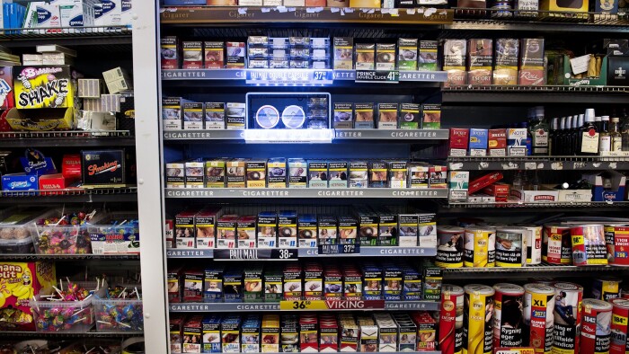 Regeringen risikerer at ryge i mindretal på cigaretpriser | Politik | DR