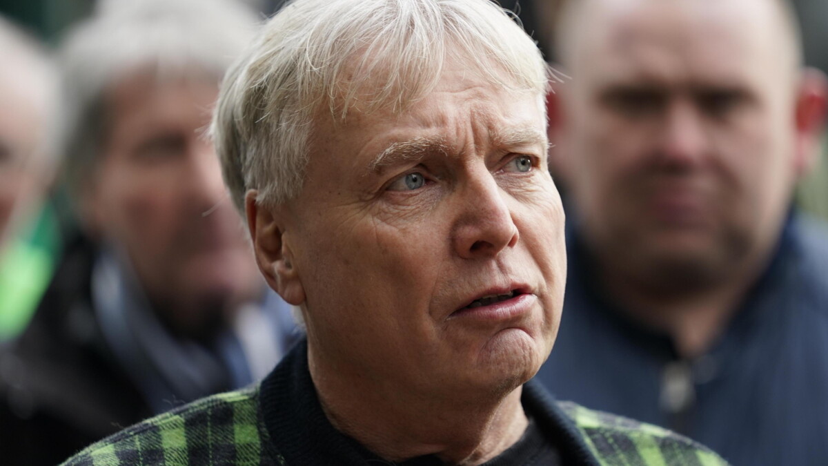 Uffe Elbæk stopper som politisk leder i Alternativet | Ligetil på ...