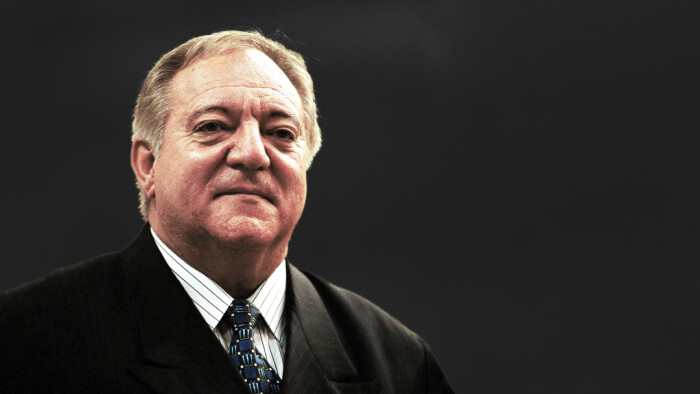 Præsident anklages for korruption: Efterforskes for salg af ren urin på ...