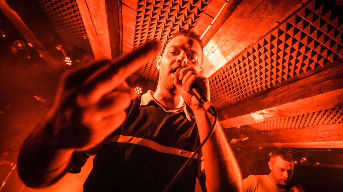 24-årige Sebastian blev mobbet af kollegerne: 'Jeg måtte overnatte på ...