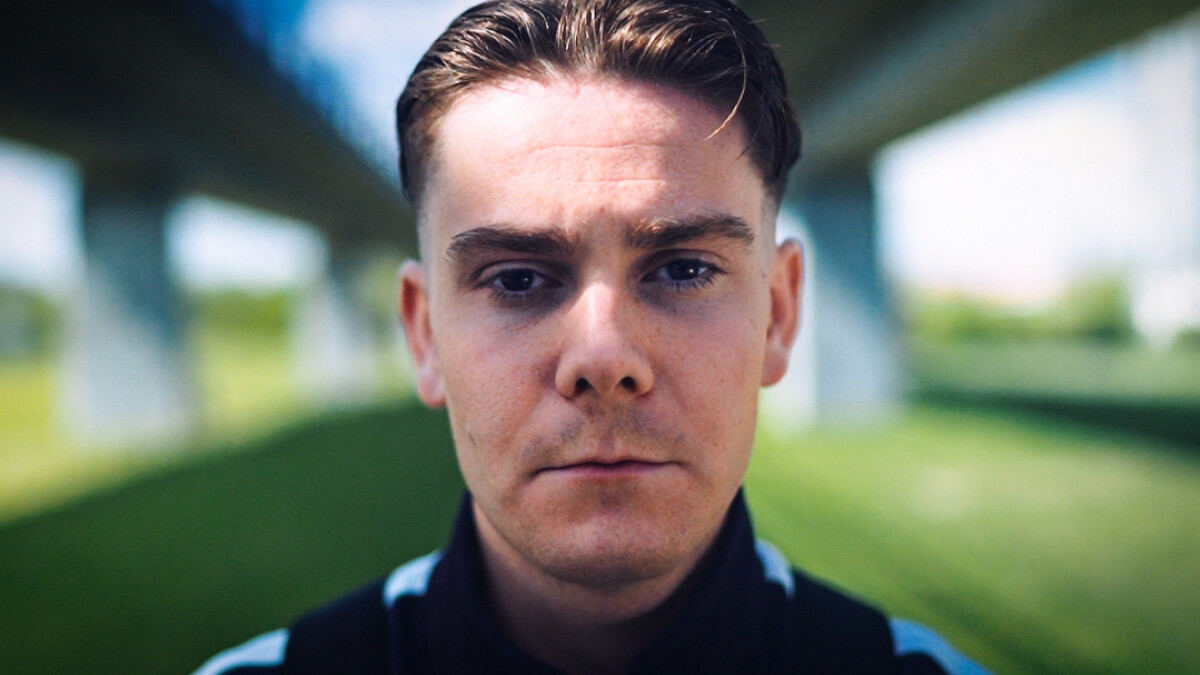 Victor på 21 blev latterliggjort i gymnasiet - nu har han millioner af ...