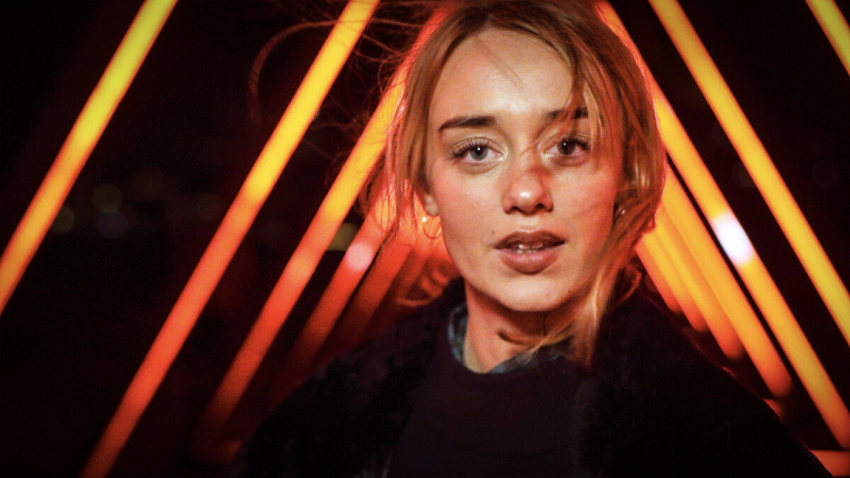 Carla tog arbejdet med hjem: 'Jeg sad under bruseren og græd i flere ...