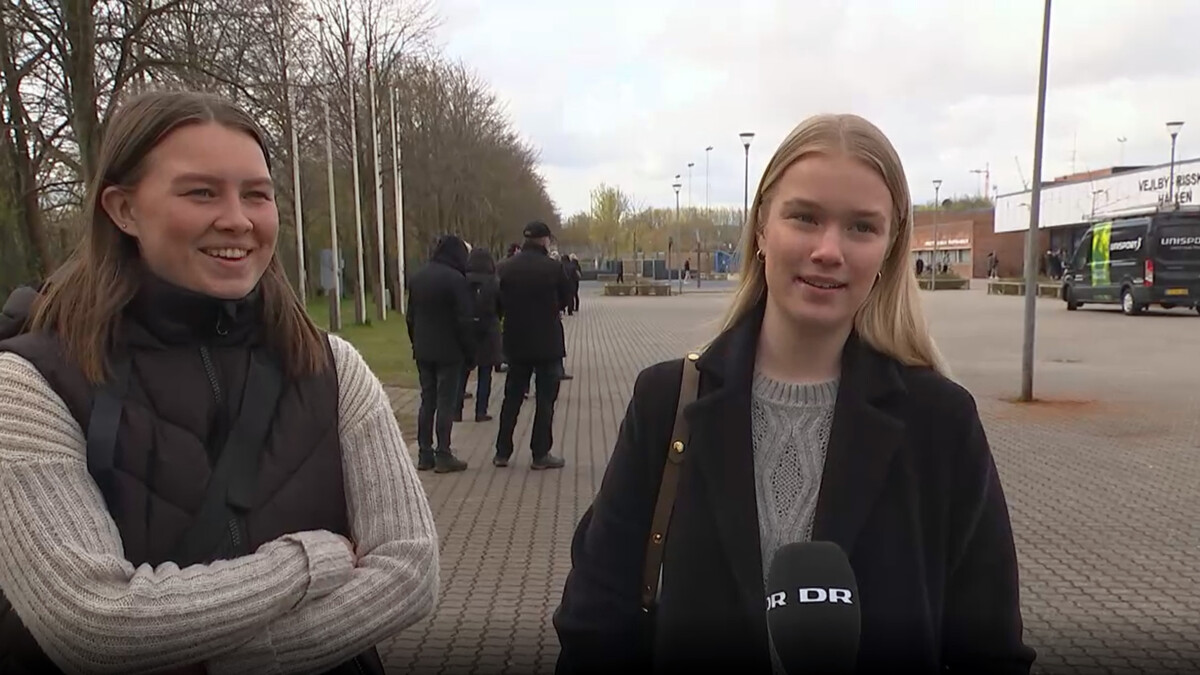 Kulturhungrende danskere i kø: 'Det går laaangsomt ved de hurtige ...