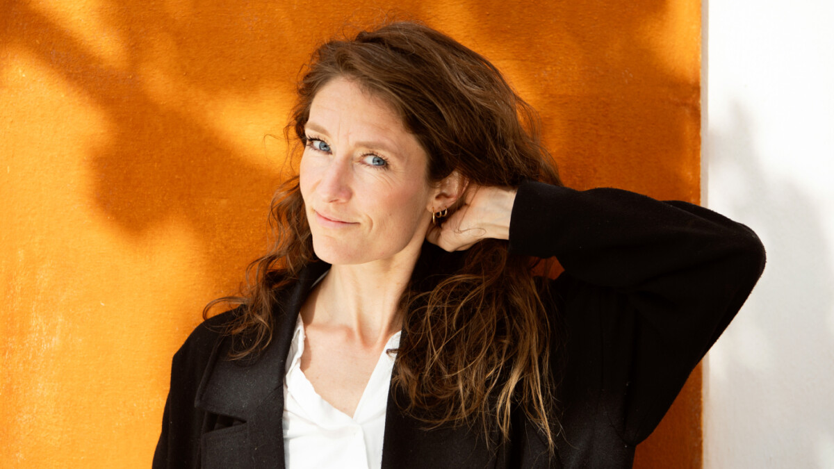 'Det er pinligt at være menneske': Kirstine skriver om vores svagheder ...