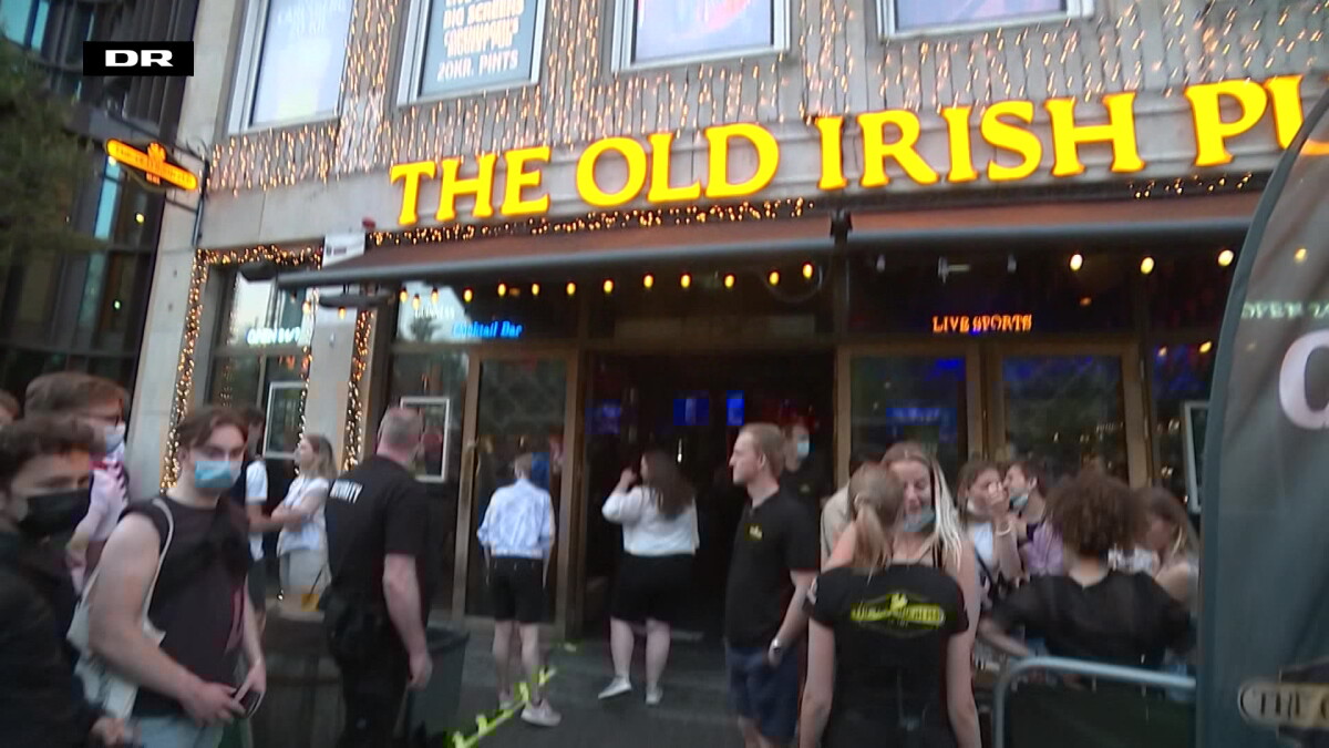 Første aften med åbent til midnat: 'Fadøllene smager bare bedre efter ...