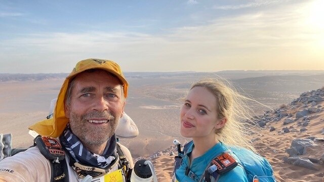 16-årige Anna løb 250 kilometer gennem Sahara med sin far: 'Jeg elsker ...