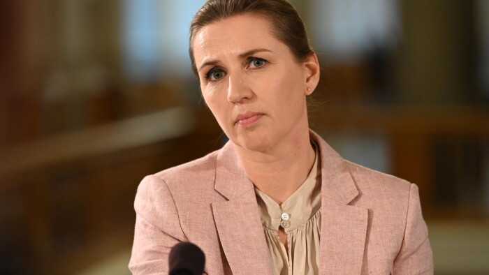 Borgerlige partier pressede Mette Frederiksen om mink: 'Svarene sejler ...
