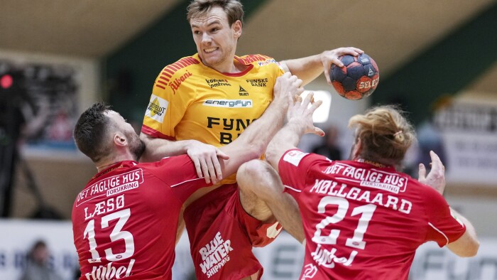 Knæskade koster Mathias Gidsel op mod et halvt års pause | Kort sport | DR