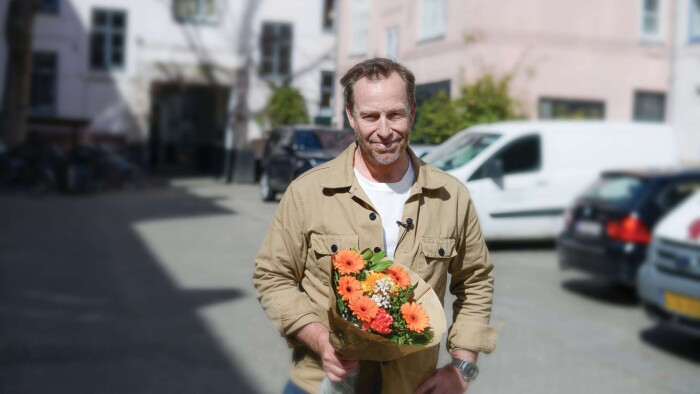 Adam Price og ’Borgen’ får en rosebuket | Nyt fra DR | DR