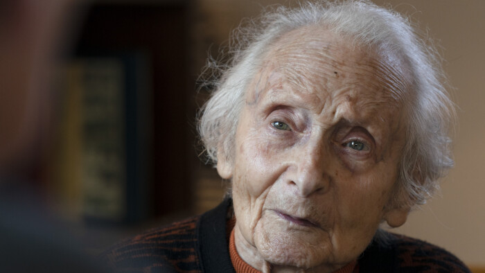Arlette overlevede Auschwitz og dødsmarch: Nu er hun sovet ind 98 år ...
