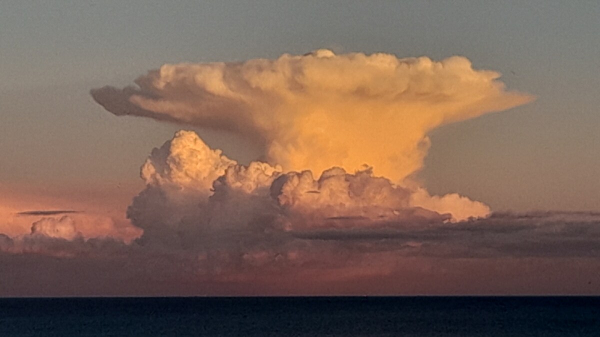 Se billederne: Fotogene skyer ligner en katastrofe | Vejret | DR