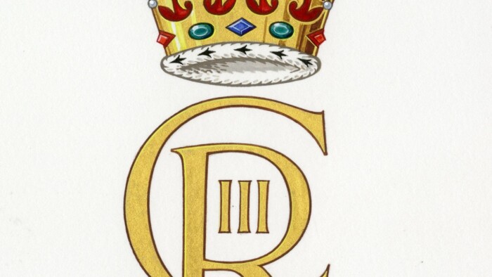 Kong Charles' nye monogram bliver taget i brug i dag | Nyheder | DR