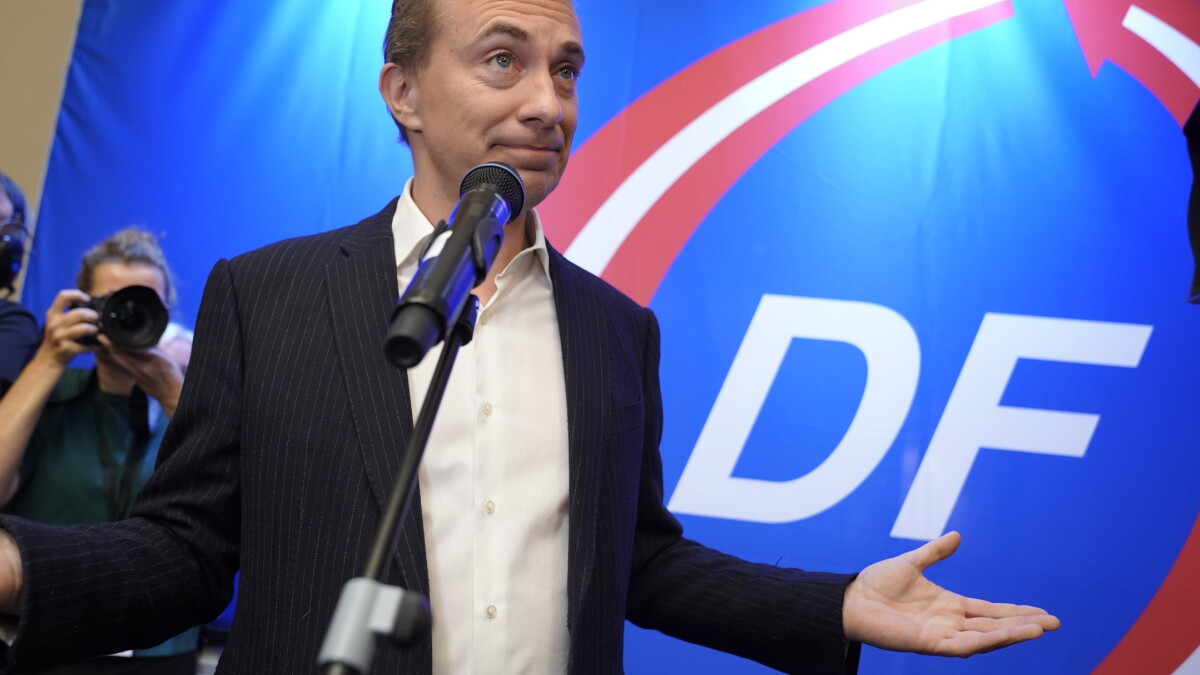 Messerschmidt og DF kommer over spærregrænsen: 'We are still standing ...