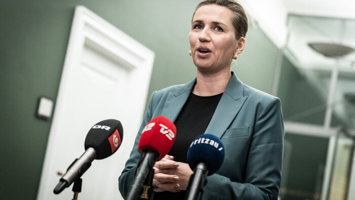 På trods pres fra partier afviser Mette F. igen forhandlinger om akut hjælpepakke | Nyheder | DR