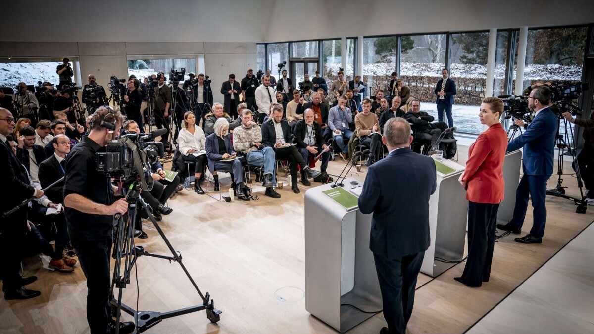 Nu er der både opposition til højre og venstre: Partier har lidt ros ...