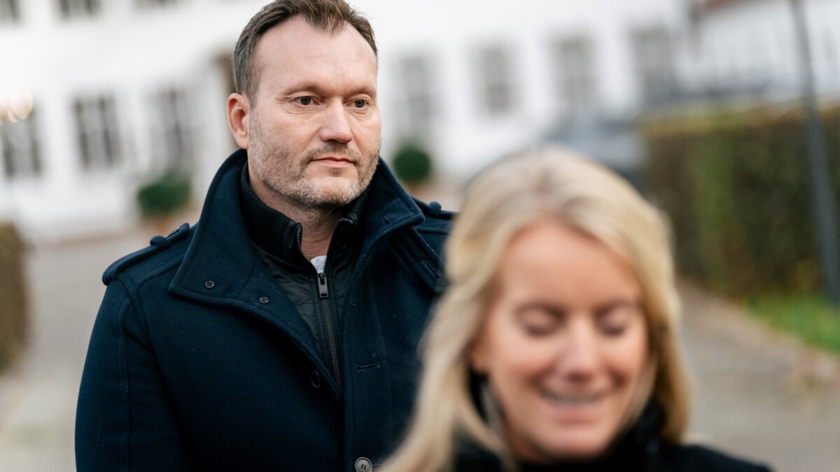 MINUT FOR MINUT Lars Boje Mathiesen valgt som ny formand for Nye Borgerlige | Politik | DR