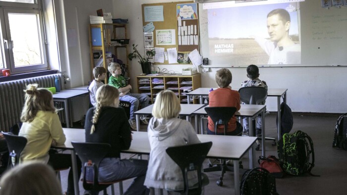 4.a. i Roskilde ser ’Ultra Nyt’ sammen: ’Det er godt at vide, hvad der ...