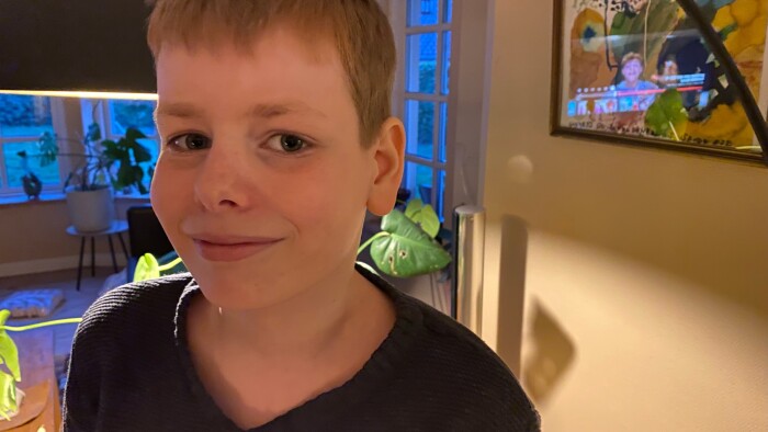 11-årige Simon er for ’nørdet’ til folkeskolen: Nu starter han på en ny ...