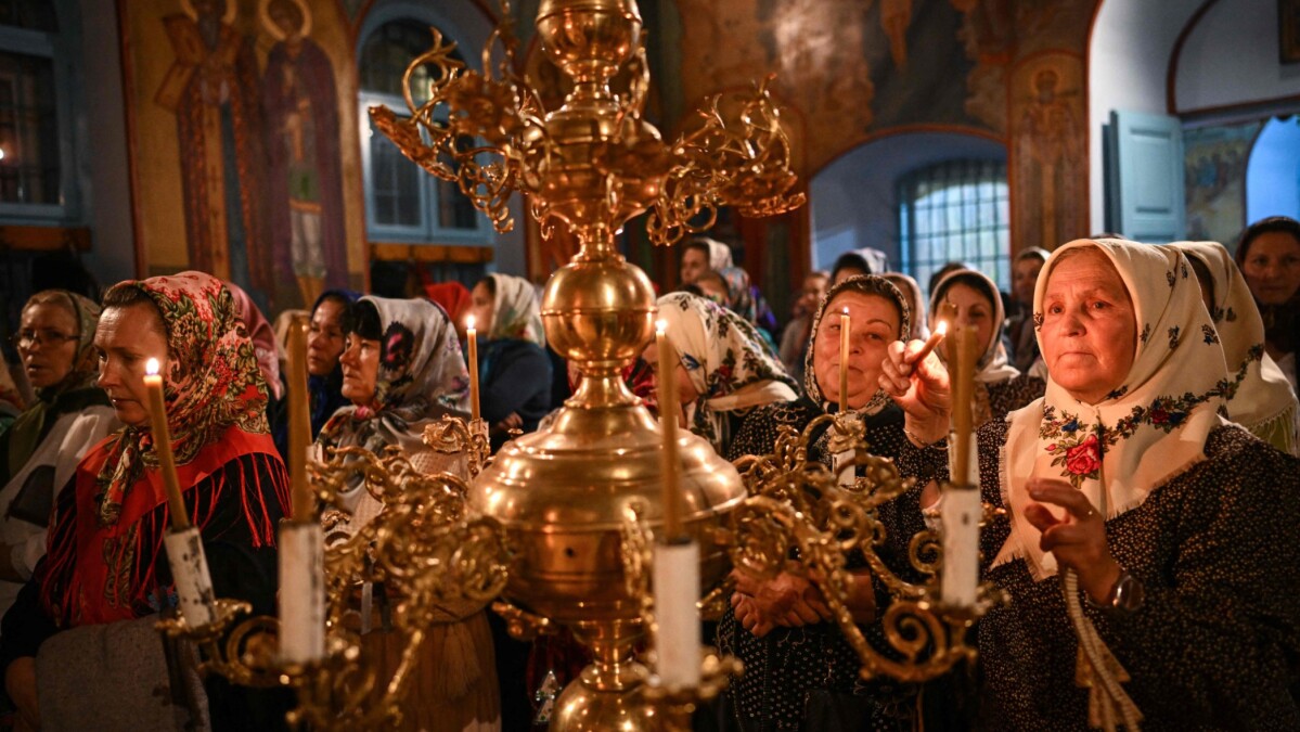 Se billederne: Den ortodokse kirke fejrer påsken | Udland | DR