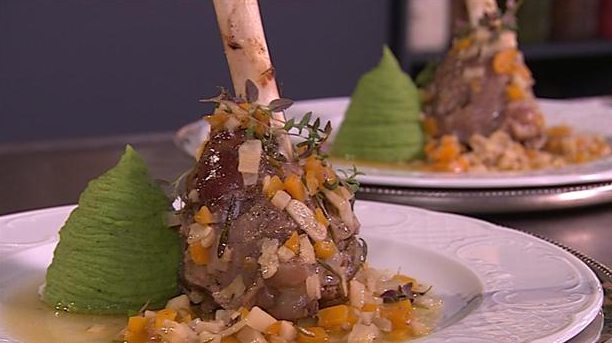 Langtidsbraiseret lammeskank - Få Brdr. Prices opskrift | Opskrift | DR