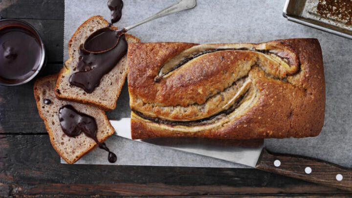 Opskrift - banankage med kakaoglasur - klassisk og lækker - DR ...