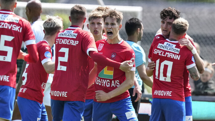 Første Superligakamp i 26 år: Hvidovre-spillerne skal drible mellem ...