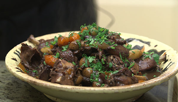 Lapin au vin - kanin i vin - opskrift | Hofretter | Opskrift | DR
