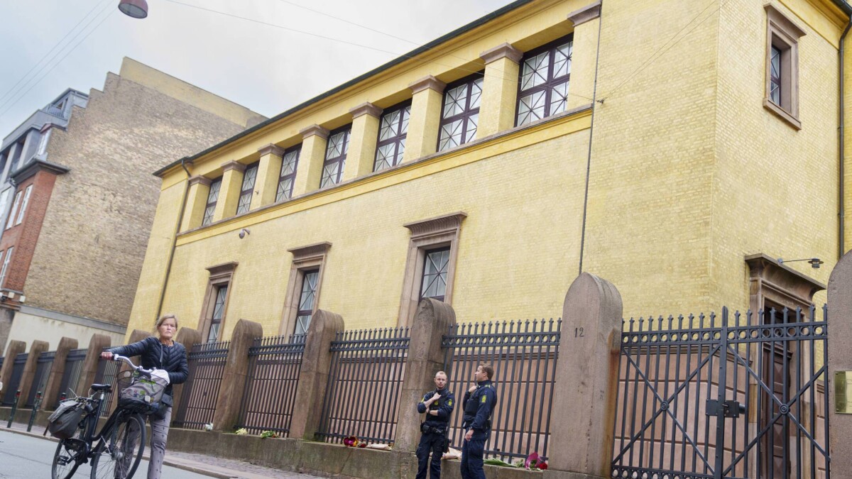 Mere politi end normalt til markering af Krystalnatten | Indland | DR