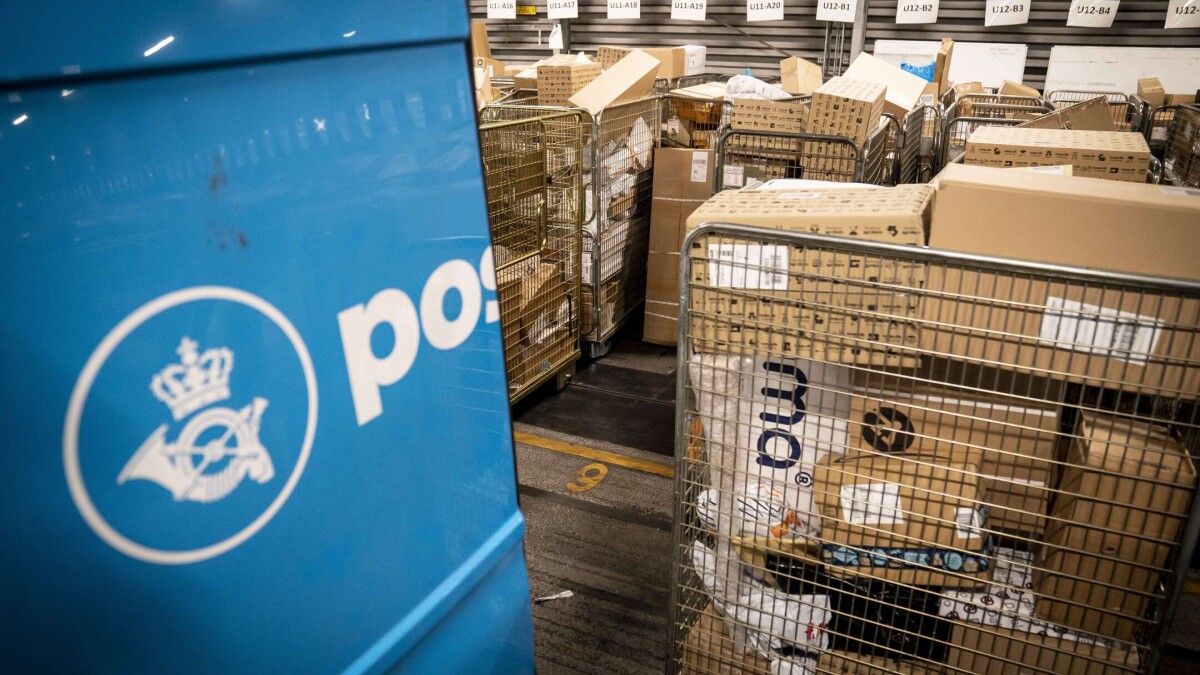 Fra nytår er de værdiløse på danske breve: Nu gør PostNord det muligt at ombytte frimærker ...