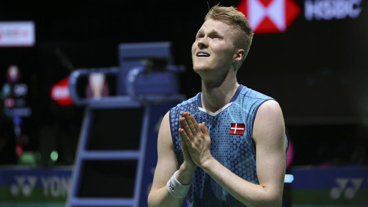 Overlegen Antonsen triumferer i stor finale | Badminton | DR