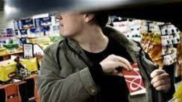 I 2023 blev der anmeldt 25 procent flere butikstyverier end året før ...