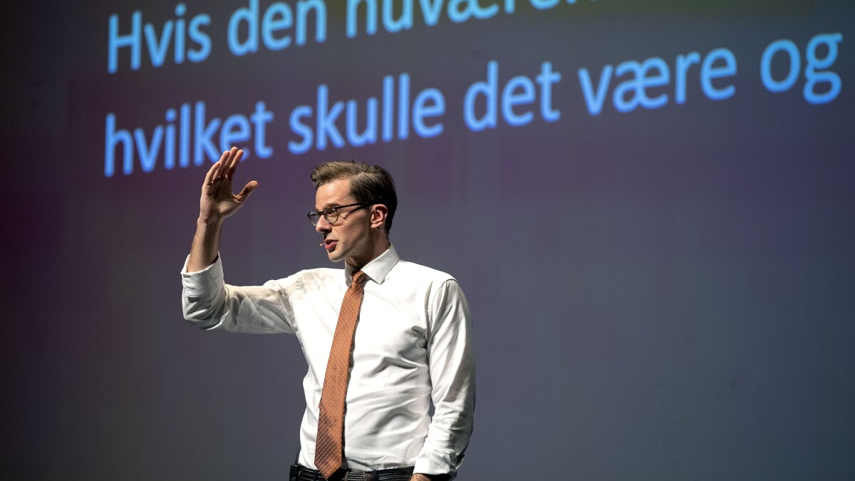 'Jeg rammer den ikke helt i aften,' udbrød Alex Vanopslagh. Bag ...