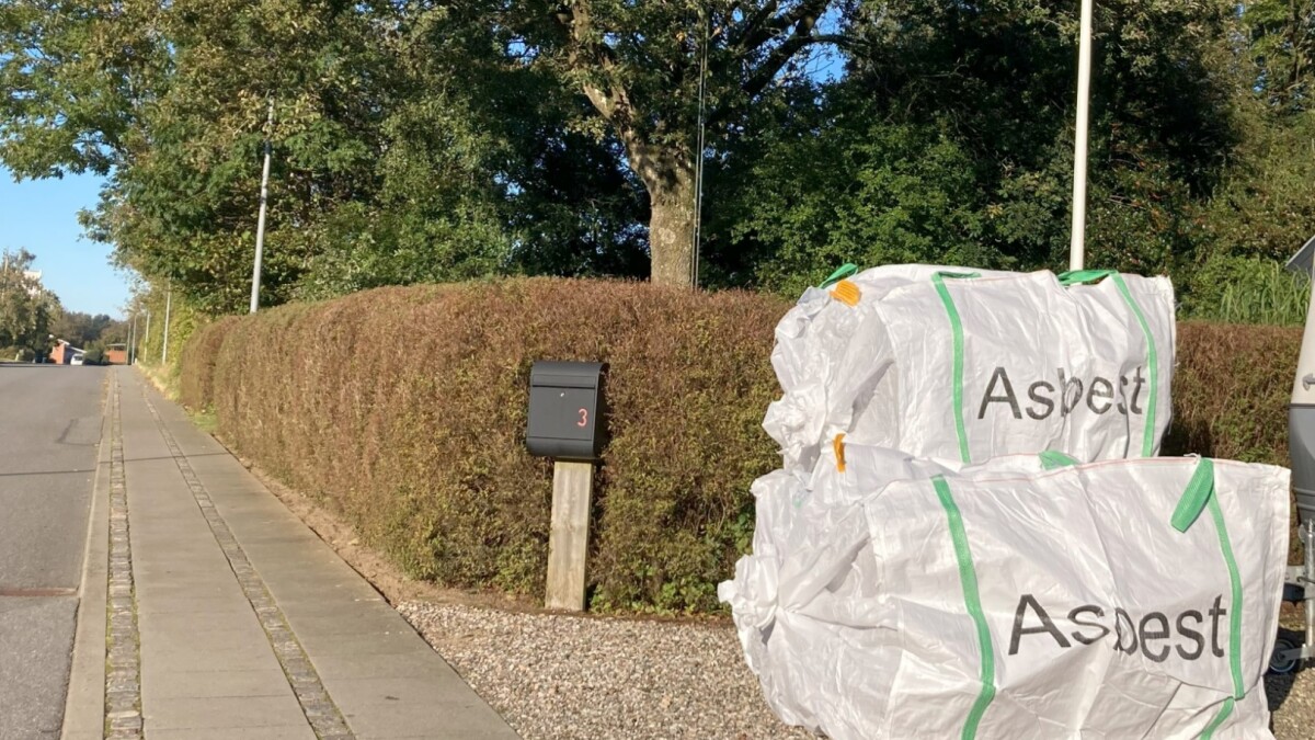 Her er det nemt at komme af med asbesttaget: Kommune henter næsten alt asbestaffald hjemme hos ...